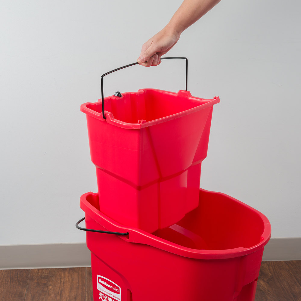 Rubbermaid 2064907 WaveBrake® 18 Qt. Red Dirty Water Bucket